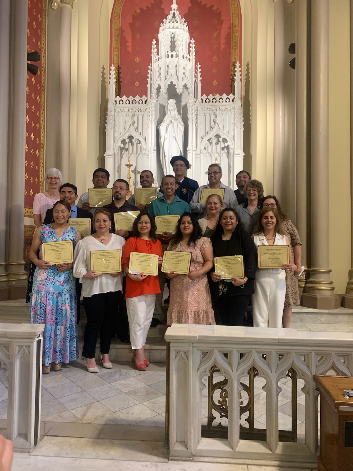 Líderes Hispanos reciben premio Kairos - Mississippi Catholic