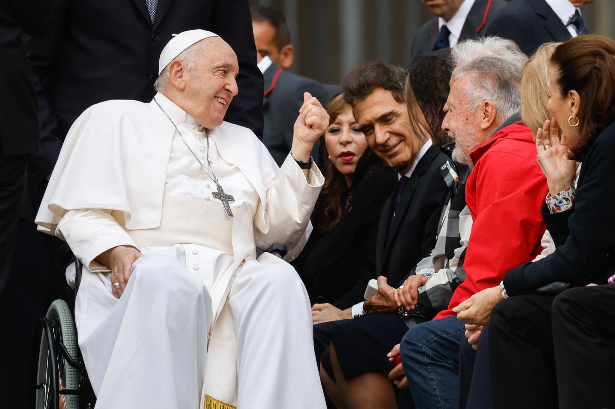 The Eucharist has the power to draw hearts to Jesus, pope says ...